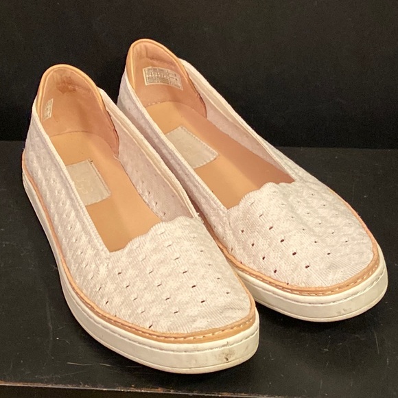 UGG | Shoes | Ugg White Texture Textile Flat Shoes Tan Trim Sz 7 | Poshmark